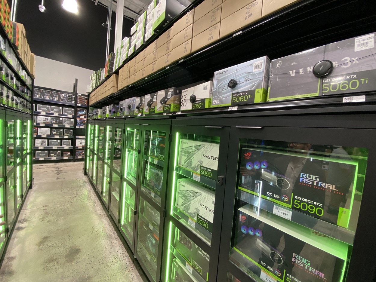 Photos: New Phoenix Microcenter is a ‘tech-heaven’ for geeks