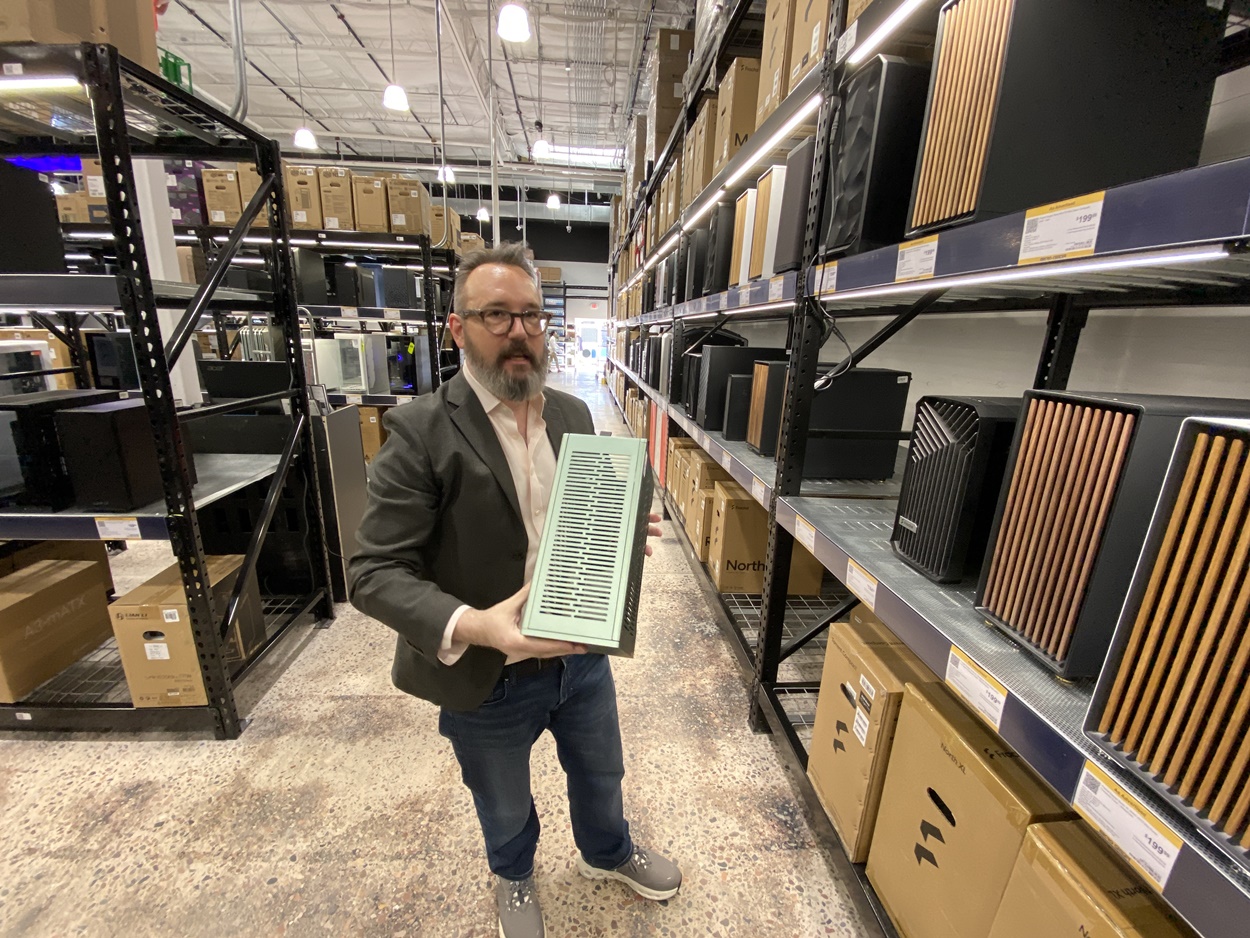 Photos: New Phoenix Microcenter is a ‘tech-heaven’ for geeks