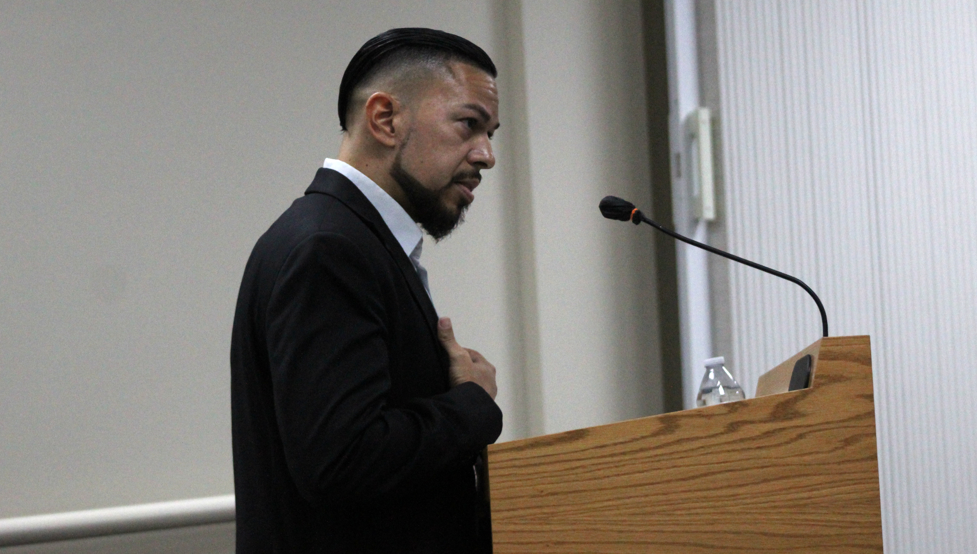 Phoenix police officer suspended for cursing out cops on Facebook