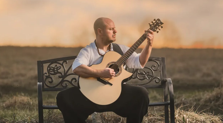 Andy McKee brings his renowned acoustic guitar skills to Phoenix