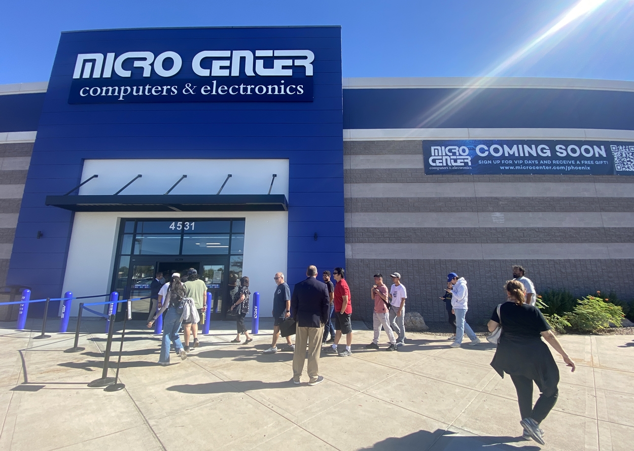 Photos: New Phoenix Microcenter is a ‘tech-heaven’ for geeks