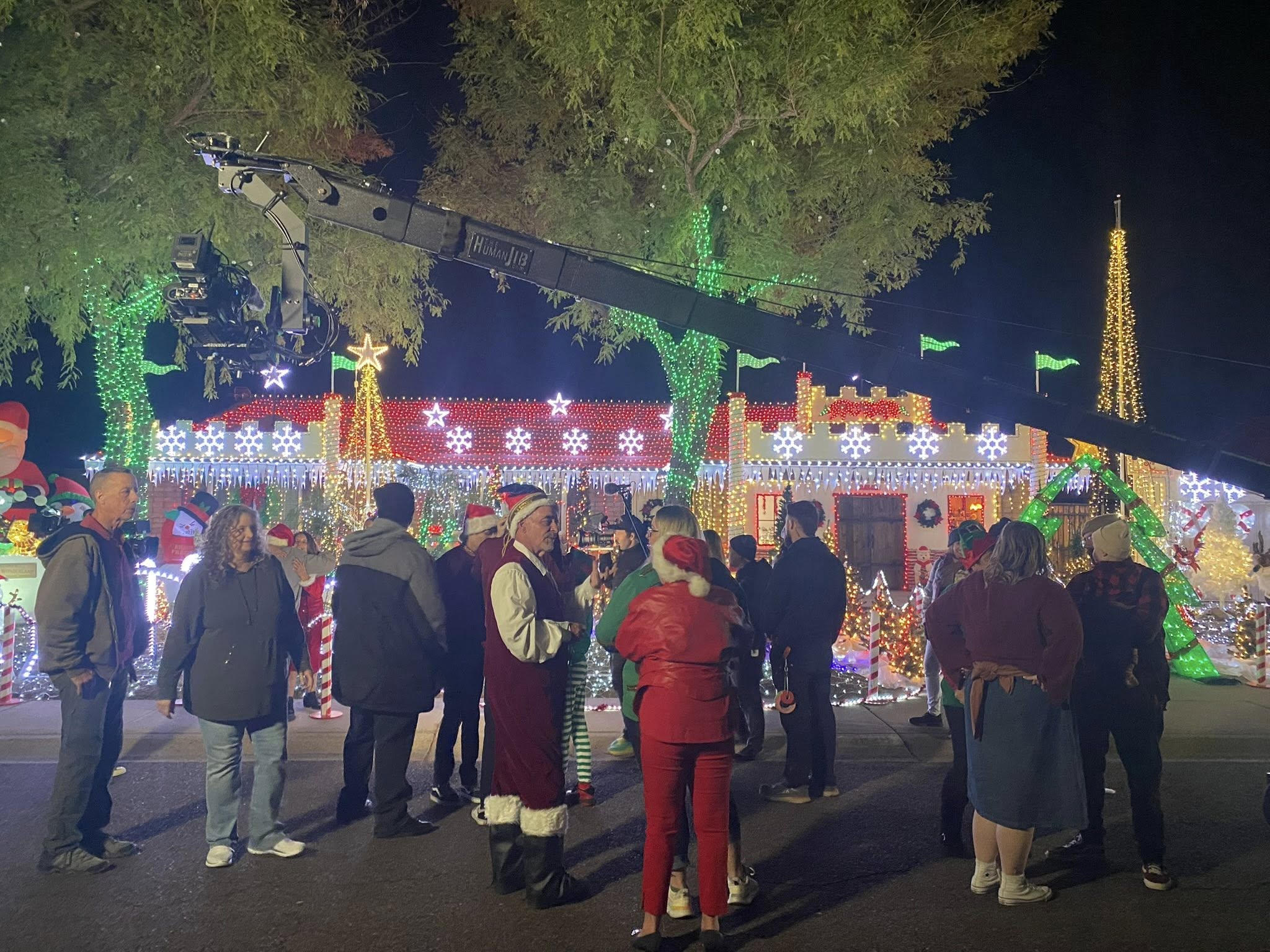 Phoenix Santa’s Castle competes on 'Great Christmas Light Fight'