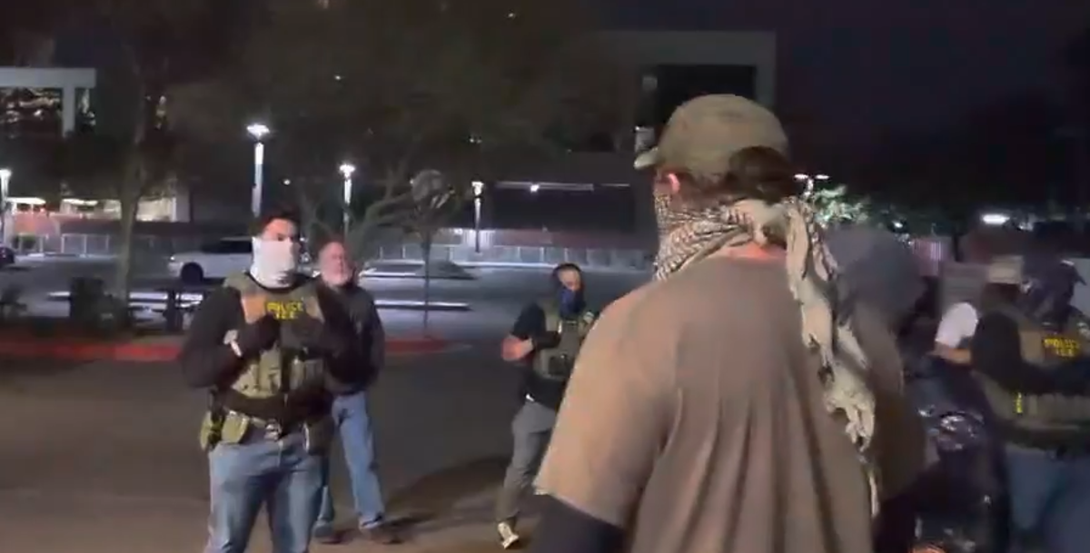 Video: Phoenix protesters, ICE agents clash outside of field office