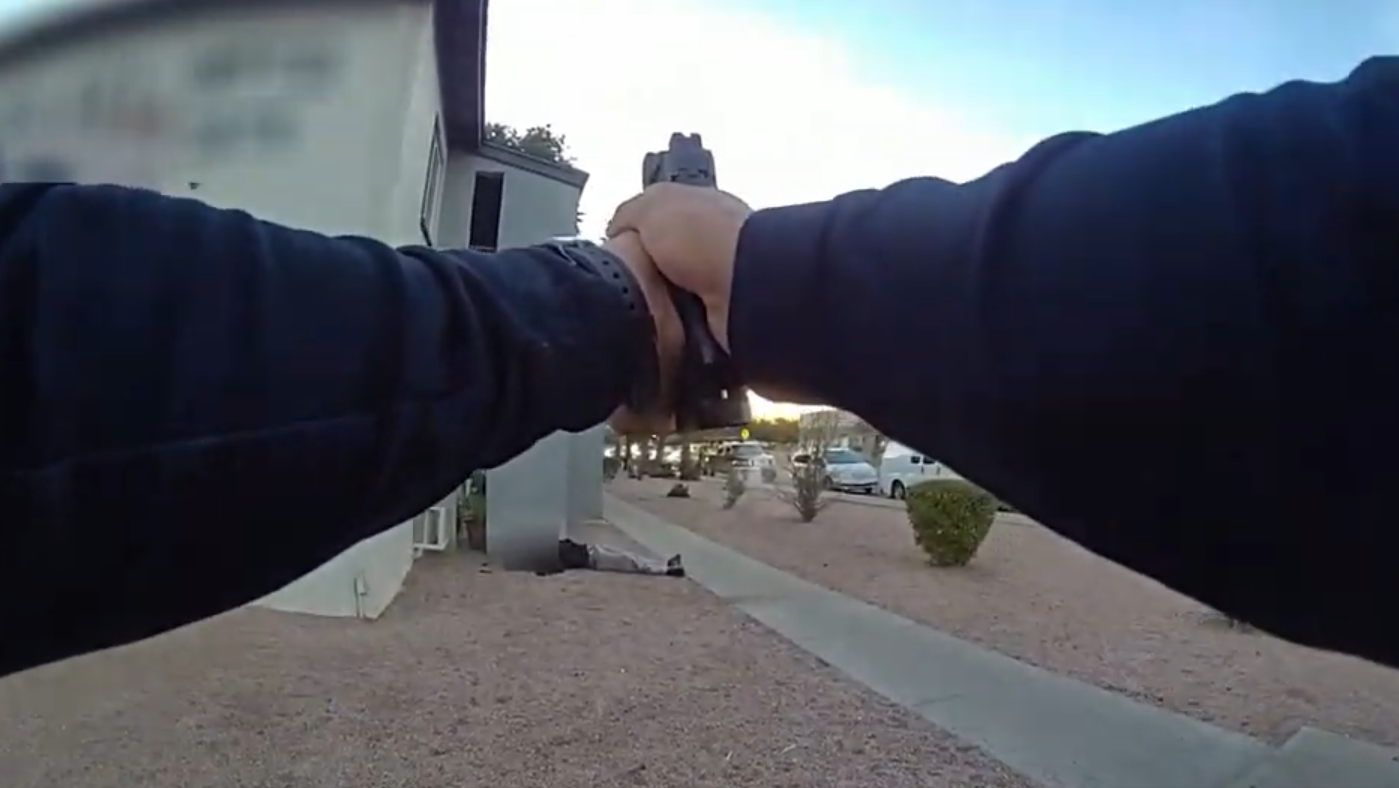 Video: Phoenix cops kill man running through apartments with rifle
