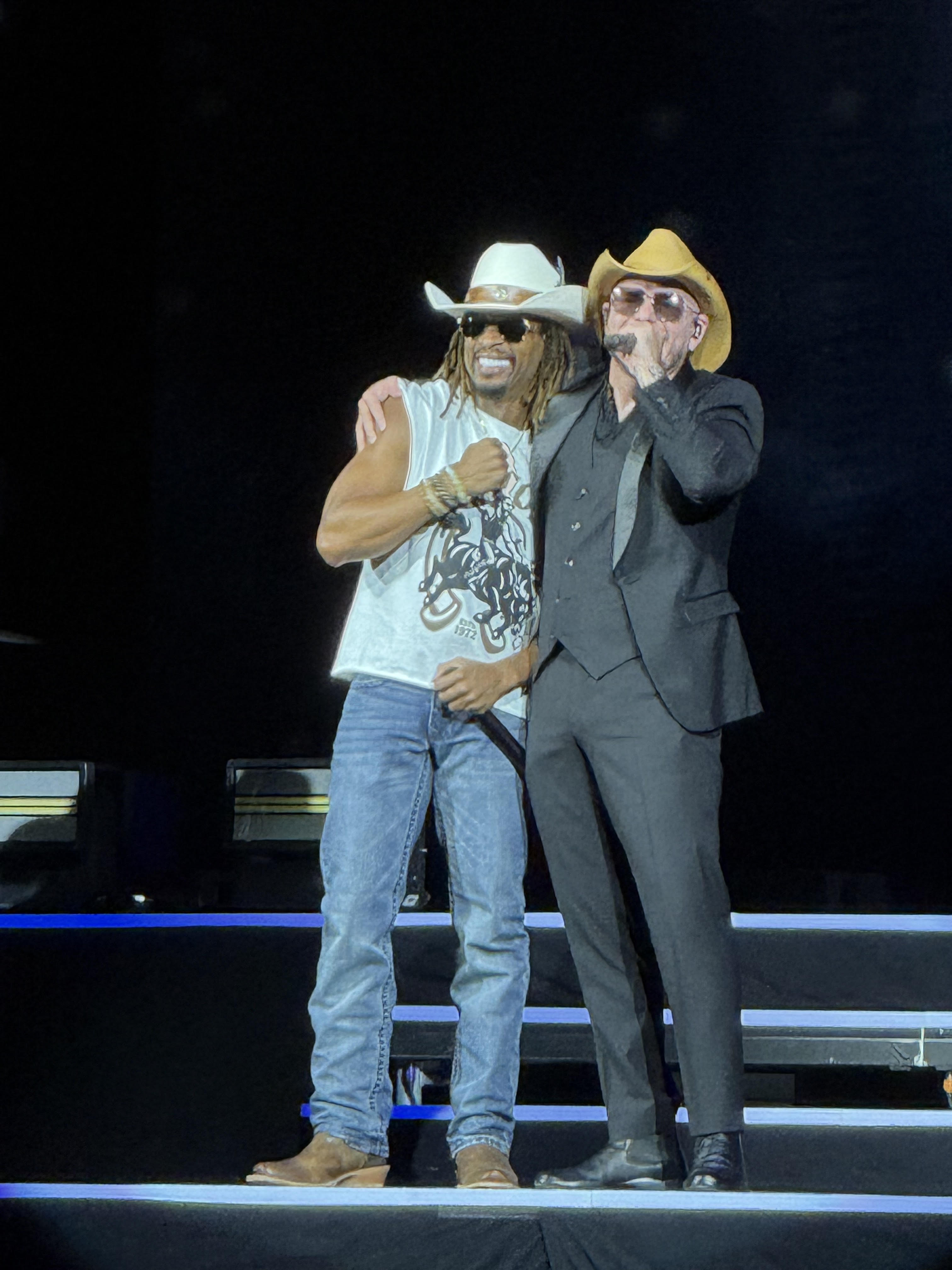 Concert review: Phoenix Pitbull fans made a great show even better