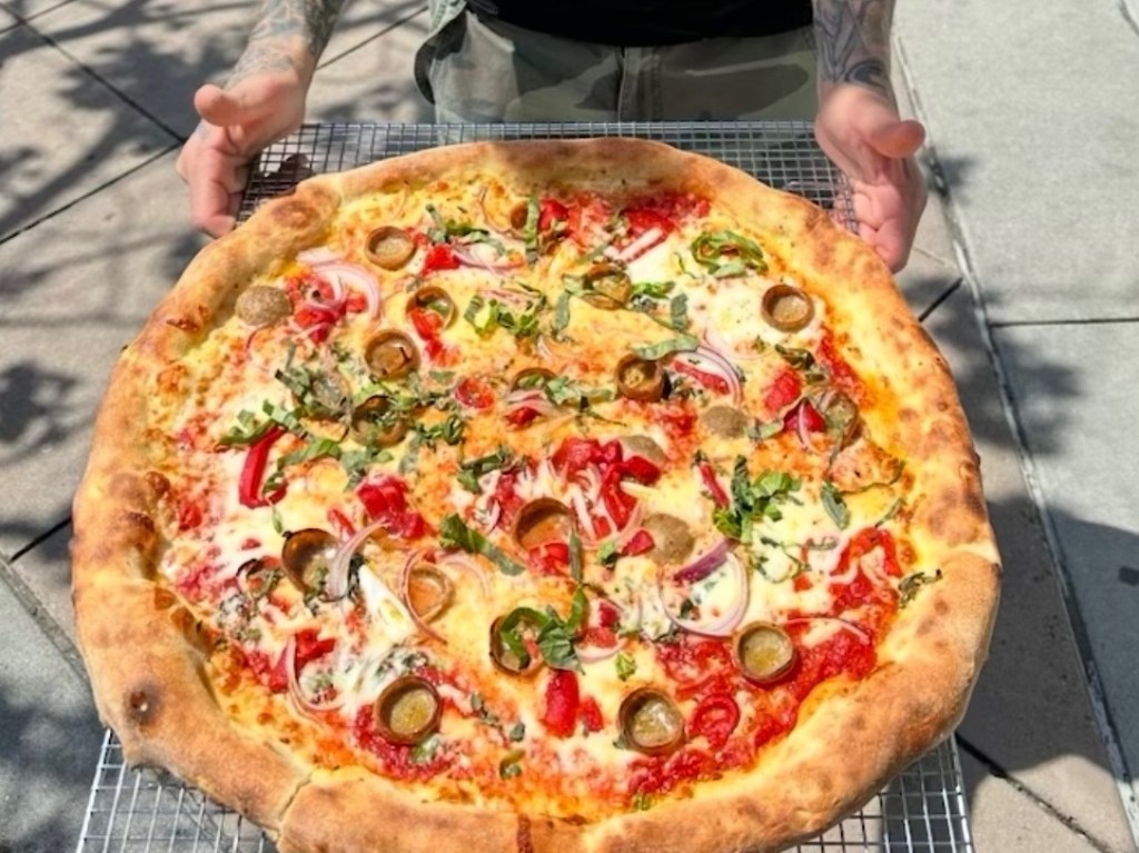 Former Phoenix restaurant owner returns with new downtown pizzeria