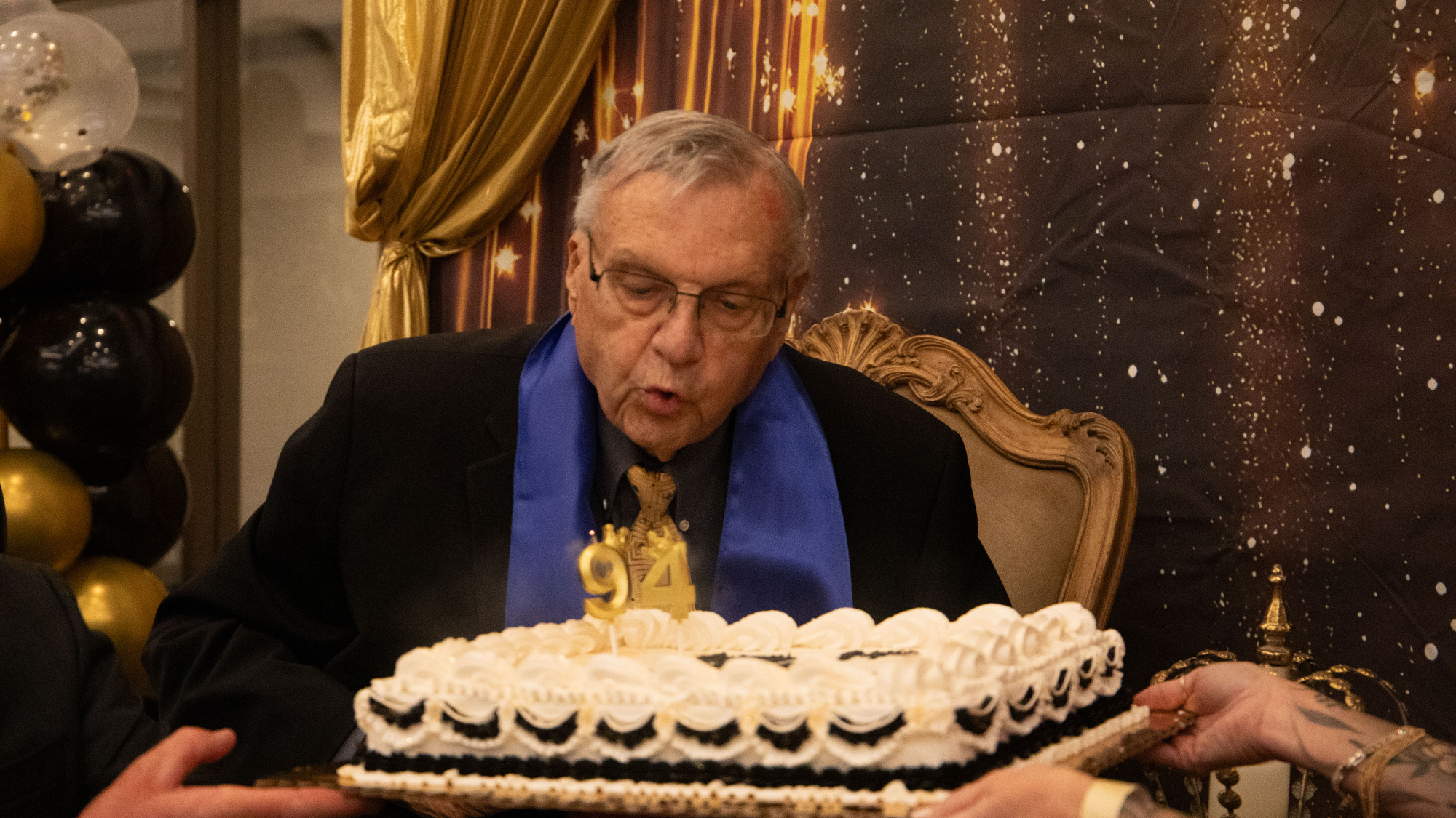 Joe Arpaio's 94th birthday party was rife with scuzzy has-beens
